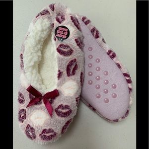 Shoes | Slippers With Kisses Sherpa Fur Inside 56 Nwt | Poshmark